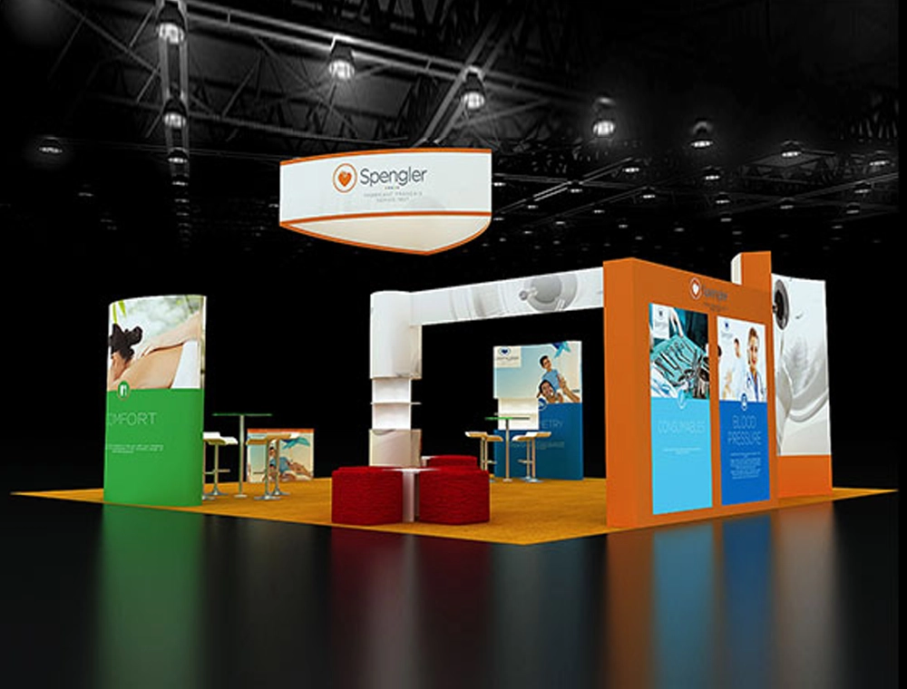 30x30 Retail Display: Slatted Screens & Modular Seating