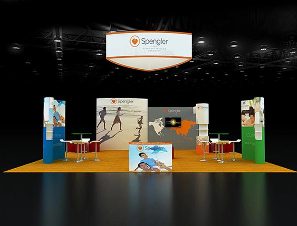 30x30 Retail Display: Slatted Screens & Modular Seating